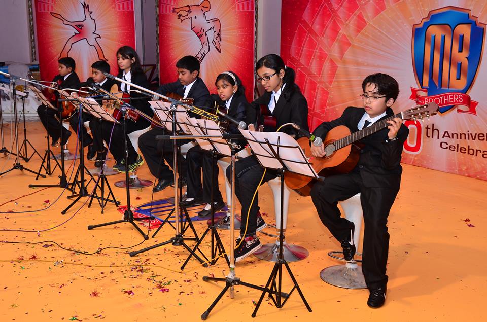 Guitar – Mani's BROTHERS Institute for Modern and Popular ARTS